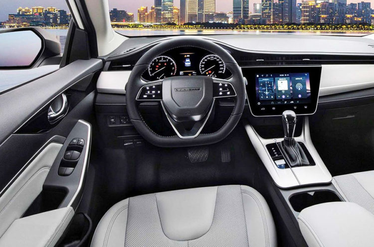 В Россию скоро прибудет бюджетный седан Venucia D60 Plus