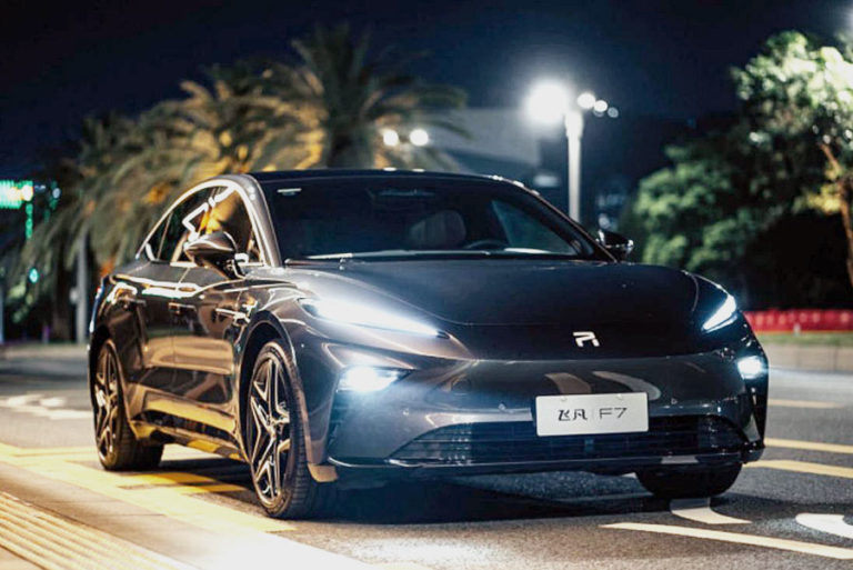 В ноябре прибудет электрический лифтбек Rising F7 и кроссовер R7