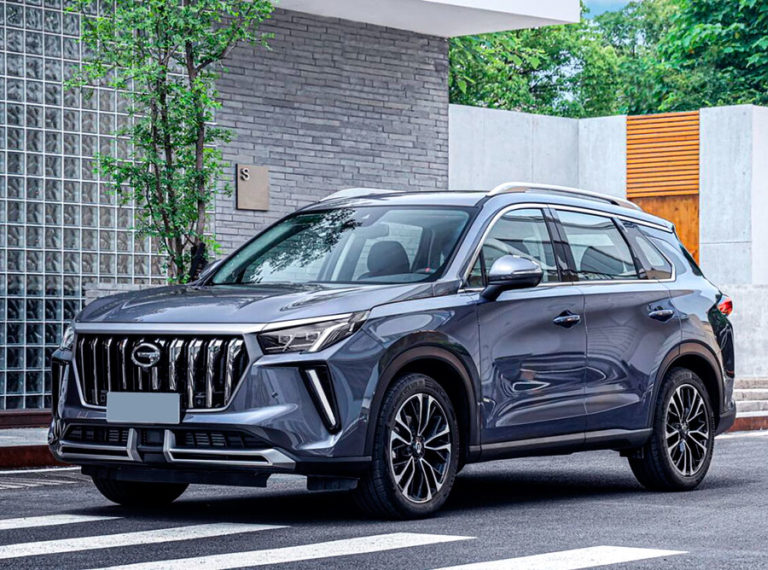 В РФ привезут седан бизнес-класса GAC Empow и кроссовер GAC GS4