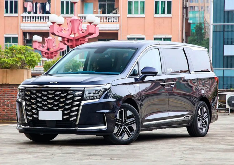 Новый минивэн RF8 от JAC выходит на российский рынок в 2025 году