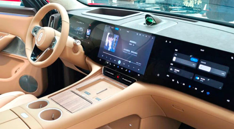 Гибридный кроссовер Aito Seres М8: характеристики и оснащение