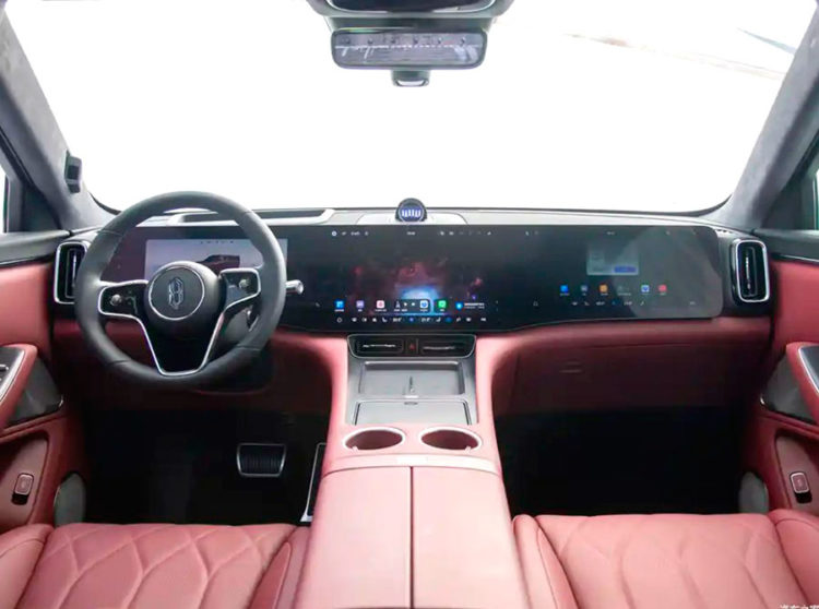 Гибридный кроссовер Aito Seres М8: характеристики и оснащение